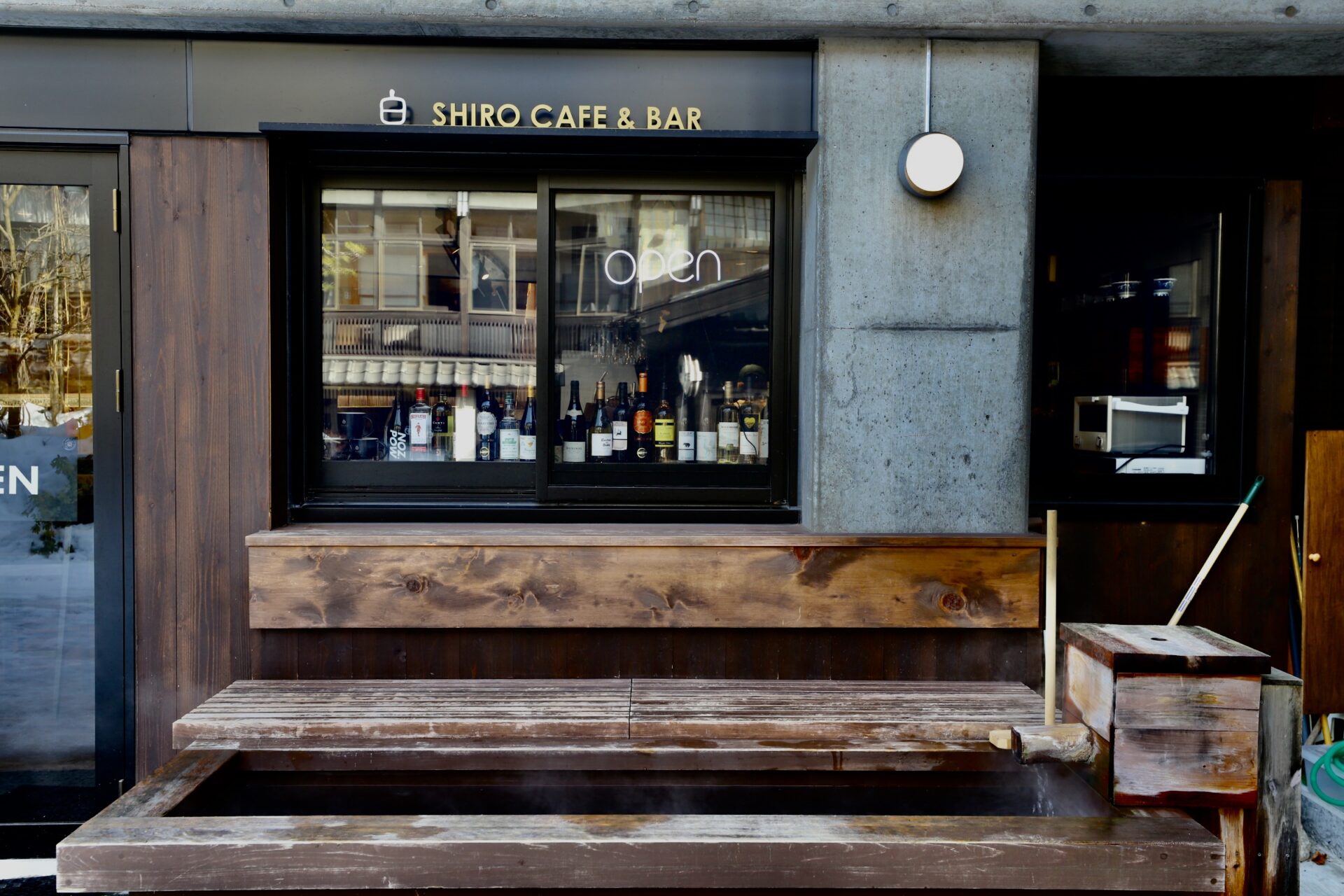 白SHIROカフェで味わう、足湯とおしゃれ空間の魅力｜長野県野沢温泉村 | みりょうの観光・グルメ